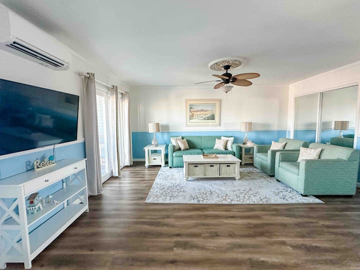 Oceanside Top Floor Condo With 2 Parking Spots! - Ocean City, MD