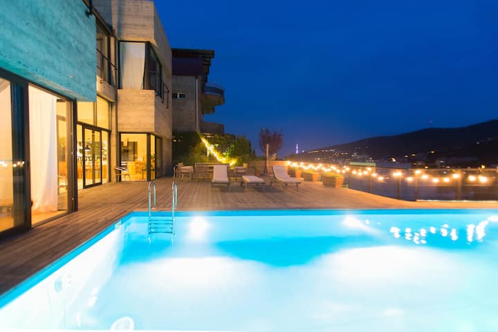 Sunny House With Swimming Pool - Tbilisi