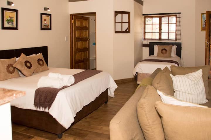The Three Countries Estate - Studio Apartment With Walk-in Closet - Benoni