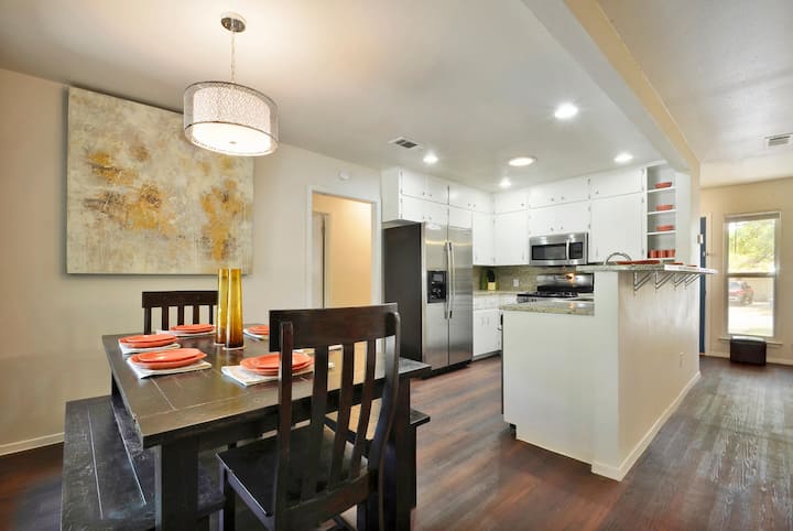 Great For Families + Pets. Patio + Fenced Yard. - Austin, TX