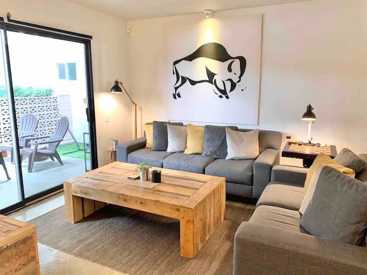 Rustic Modern Getaway - Anaheim