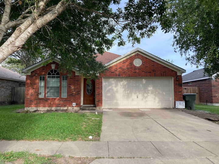 Adorable Home Away From Home - Corpus Christi, TX