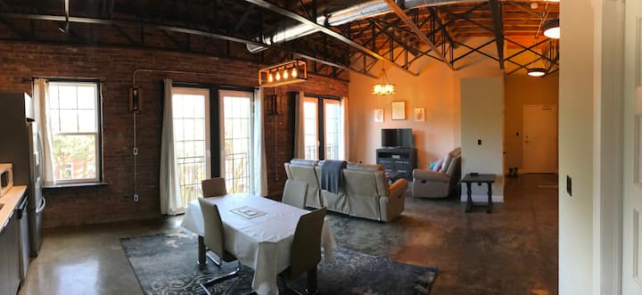 Modern Industrial Apartment - Chatham-Kent