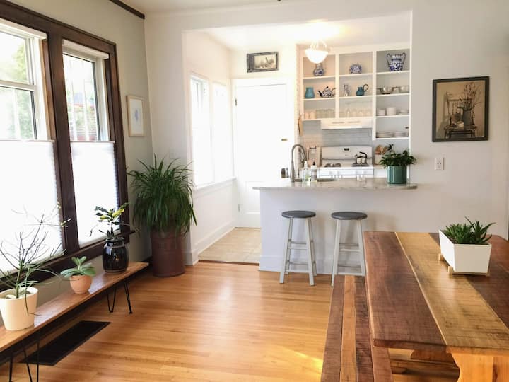 Quaint Bungalow In Central Location - Freeport, IL