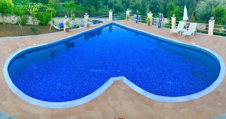 Gorgeous Private Apartment With Heart-shaped Pool - Corfú