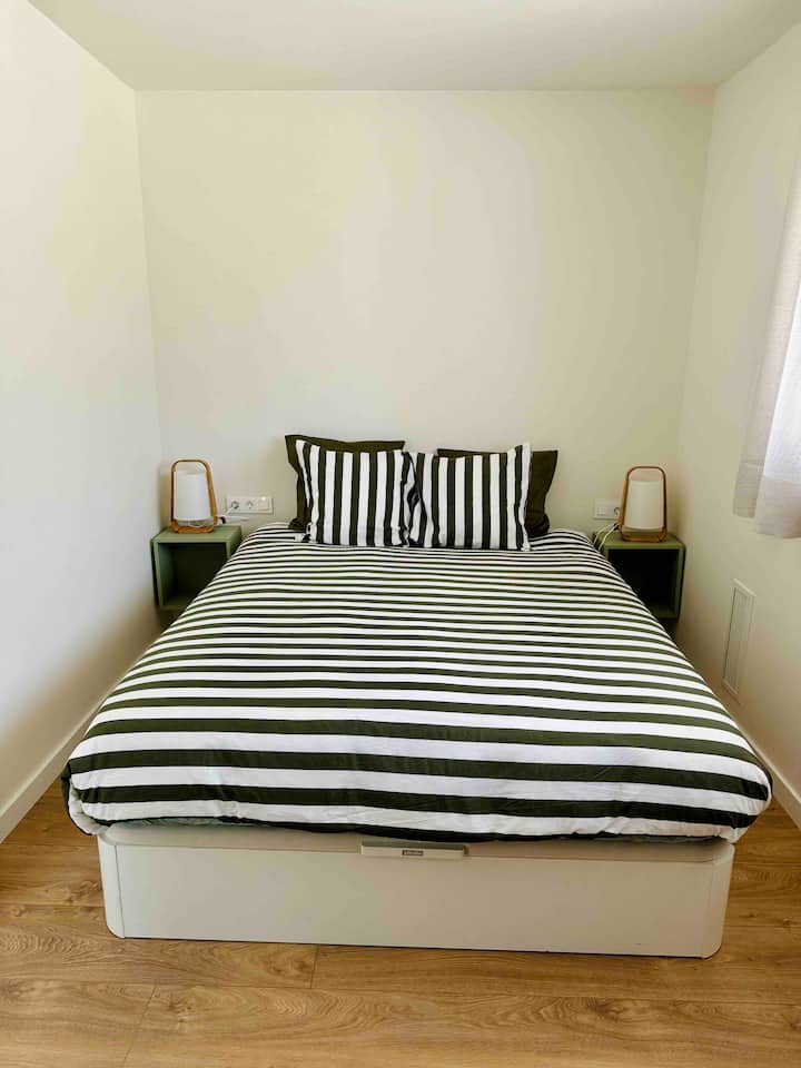 Gay B&b With Private Bathroom In House With Pool - Sitges