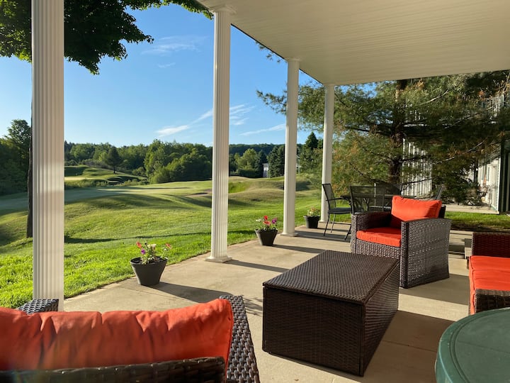 Chief Golf Cottage ~ Golf, Torch Lake, Pool & More - Torch Lake, MI