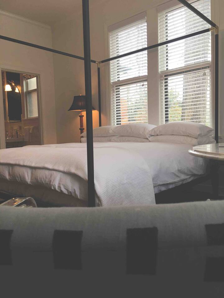 * All-inclusive: Deluxe Guest Room At Hotel Ritual - Jacksonville