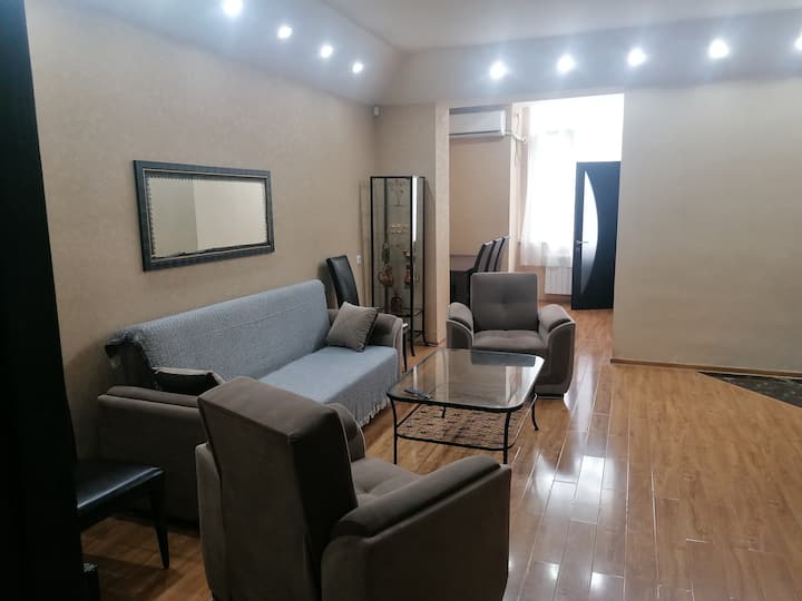 Lovely 2 Bedroom Apartment With Outdoor Parking - Tbilissi