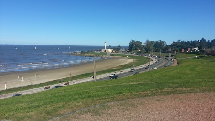 Casa Al Frente Planta Baja. Zona De Playa. - Montevideo