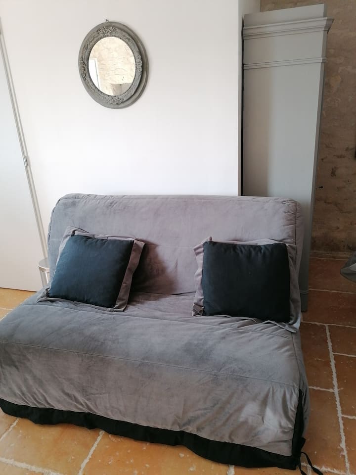 Studio Charme "Les Glycines" 2 Cours Et Parking - ibis budget Nevers Varennes Vauzelles