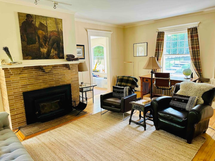 Stunning Renovated Victorian, Walk To Town - Great Barrington, MA