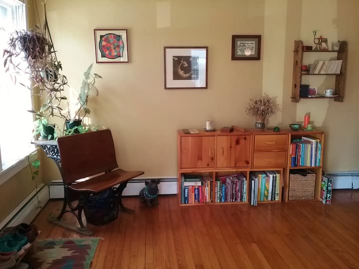 Cozy Room In Colorful Inviting Home - Ithaca, NY