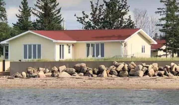 Beach House - Bathurst, NB
