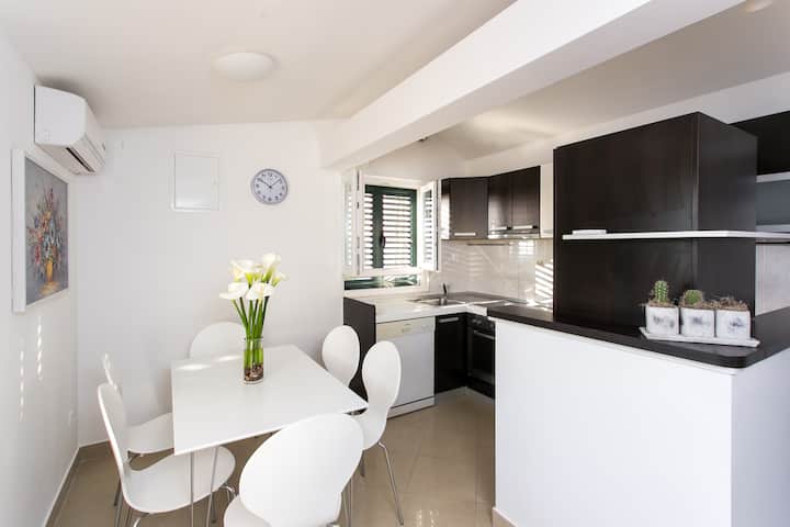 64 M² Appartement ∙ 2 Slaapkamers ∙ 4 Gasten - Dubrovnik