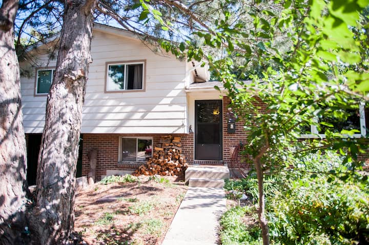 Spacious Boulder Home | Parking + Workspace - Boulder, CO