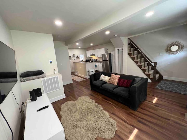 & Peaceful Modern Home Near Central Albany - Albany, NY