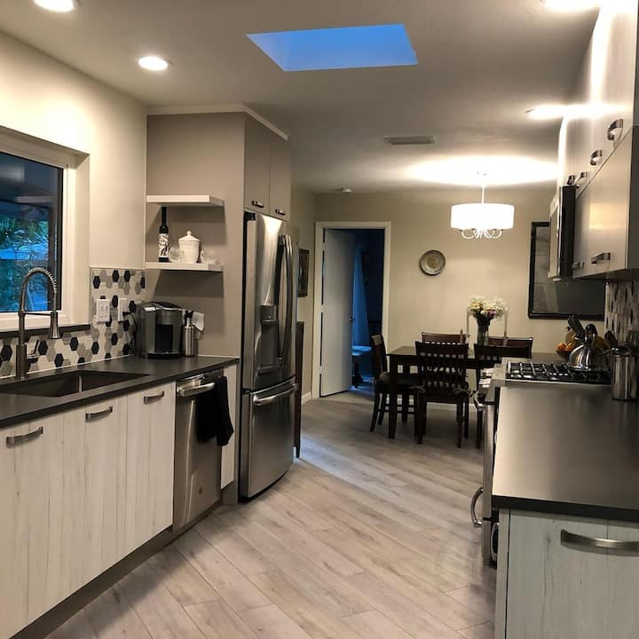 Private Room In Lovely Sarasota Home Near Downtown - Sarasota Jungle Gardens