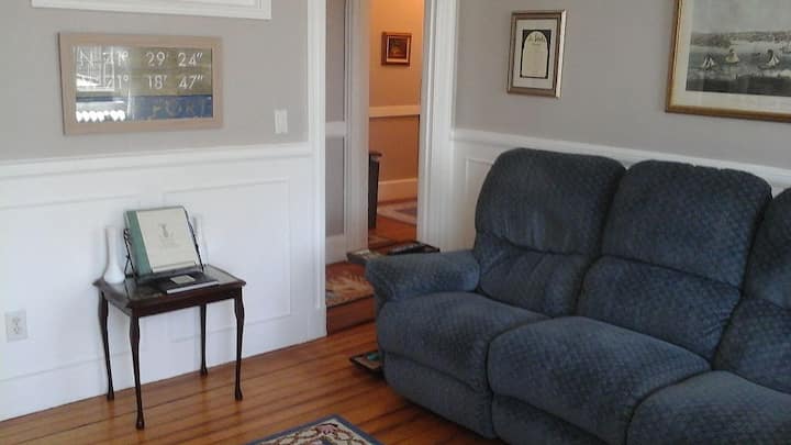 2 Apartments In The Heart Of Downtown Newport - Newport, RI