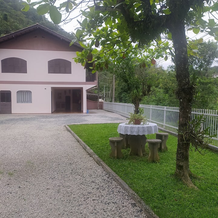 Casa Espaçosa Em Blumenau
 13km Vila Germânica - Blumenau