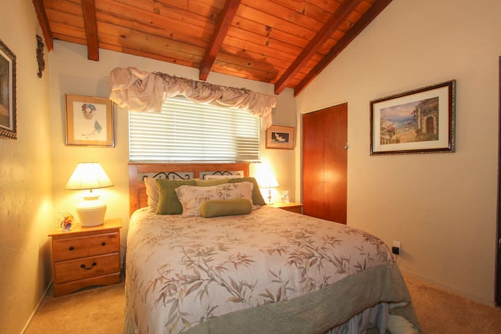 Alexander Valley Lodge -King Room - Cloverdale, CA