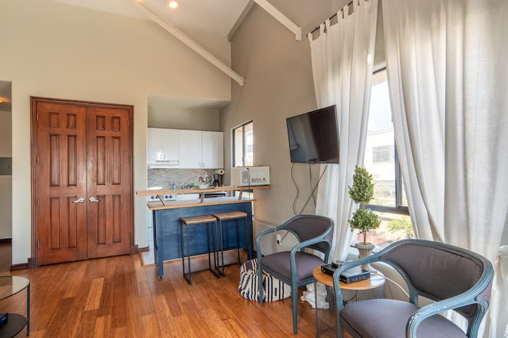 Corner Unit! Ocean View Studio 1 Bed, Private Bath - Venice Beach, CA