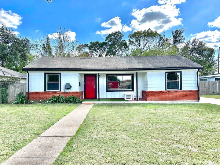 Pasadena Tx Sunlit Serenity: Master King Bed! - Pasadena, TX