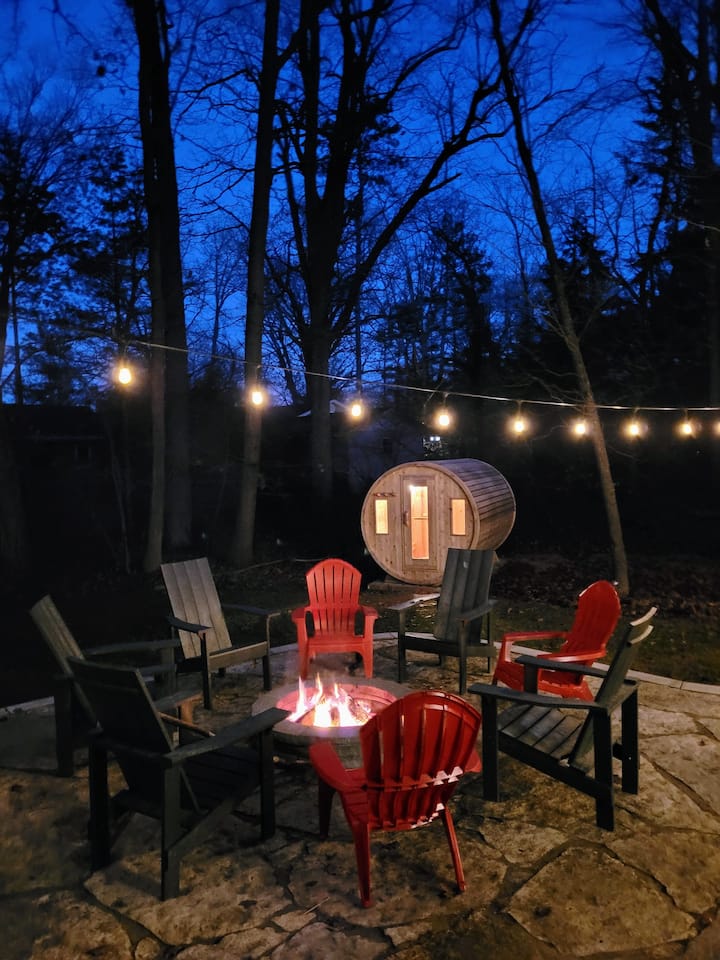 Sundara Lakehouse, Sauna/beach/
Hot Tub/fireplace - Grand Bend