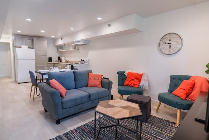 2br Apt, Month+ Stays, Near Uva, Laundry + Parking - Charlottesville, VA