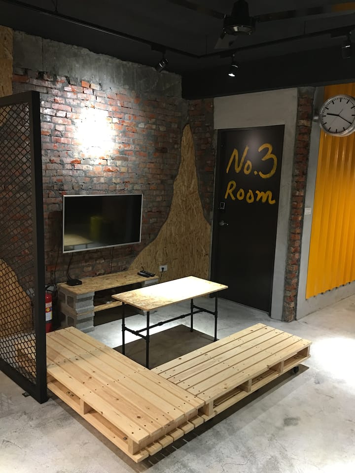 Loft Apartment 5f/中正技擊館捷運站步行5分鐘(包棟服務） - 楠梓區