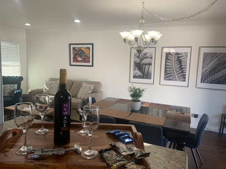 Gorgeous La Home 3 Bedrooms - 8 People - South Gate, CA