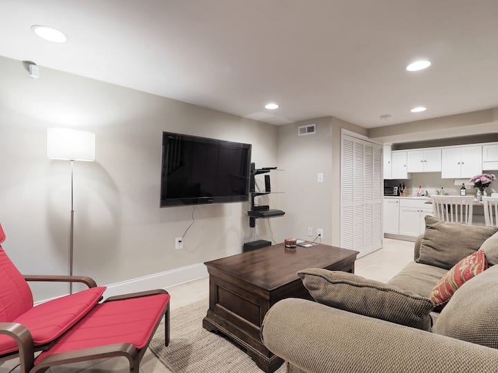D.c. English Basement W/parking - Washington