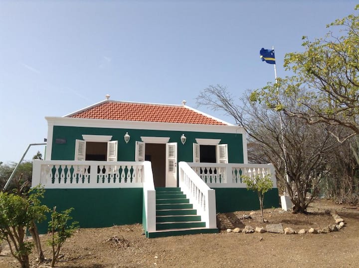 Fully Monumental Building In A Quiet Area. - Curazao