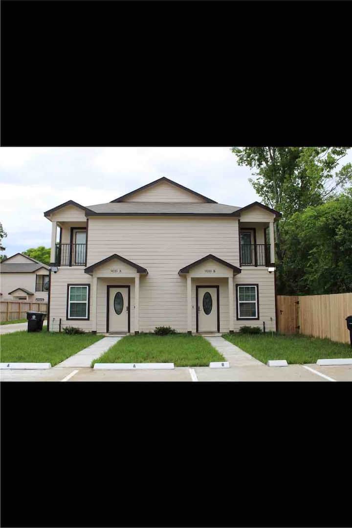 Brand New Beautiful 2 Bedroom 2.5 Bath Townhome - Houston, TX