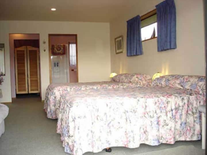 Private Quiet Room, En Suite. Stunning Gardens. - Rolleston