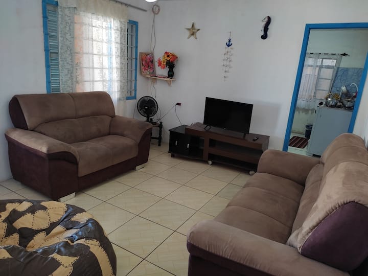 Casa Temporada A 1 Quadra  Praia 5 Minutos Centro - Itapoá