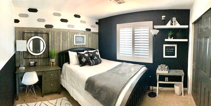 Beautiful Quiet 4 Bedroom Home - Las Vegas, NV