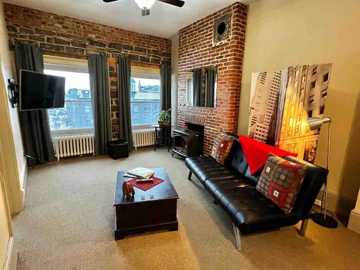 Chic  Apt In Heart Of Downtown - Kingston, Canadá