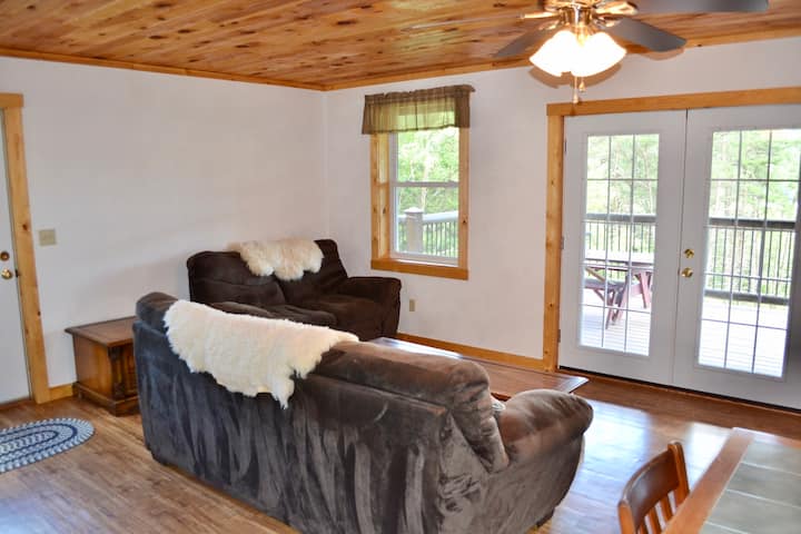 Maple Hollow Farms Cabin - Bedford, PA