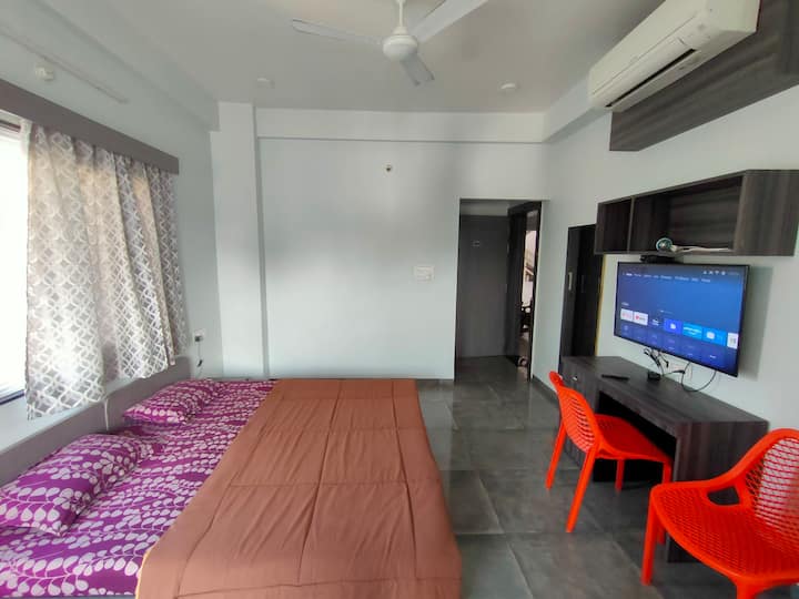 Shrivardhan Homestay Studio Apartment 205 - Indore