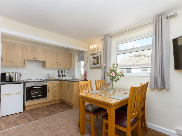Beachcliffe Apartments - 1 Bedroom Apartment No: 5 - Blackpool