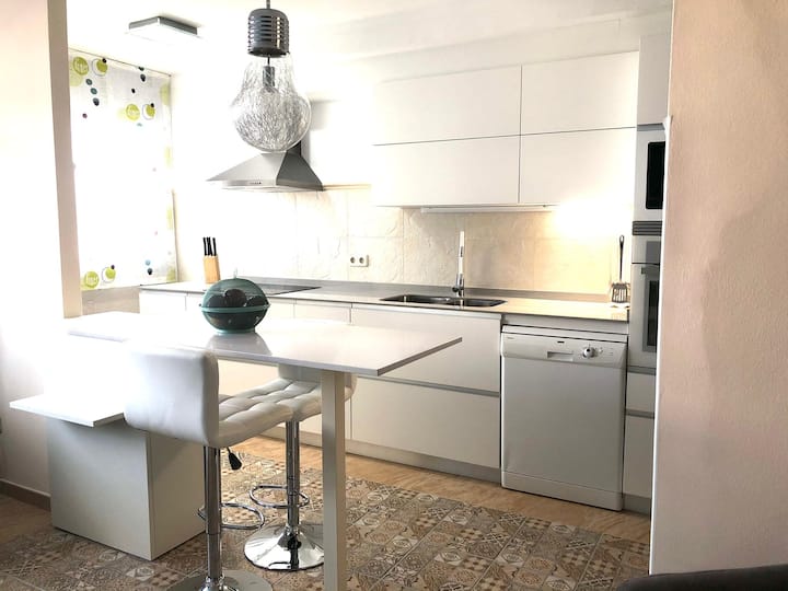 Riba Riu. Al Costat Del Riu Ebre, Enmig Del Poble. - Deltebre