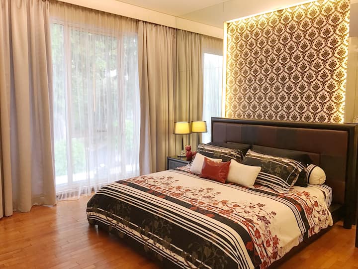 Luxury House In Senayan Golf Residence - Jakarta