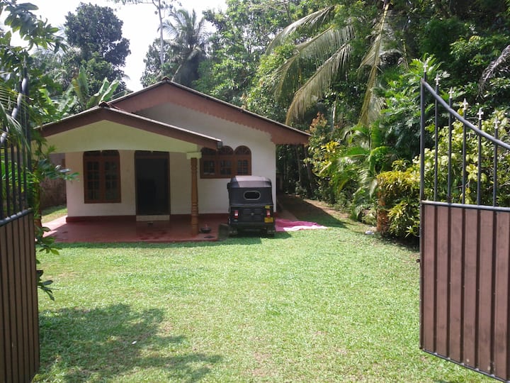 Isuru House - Sri Lanka