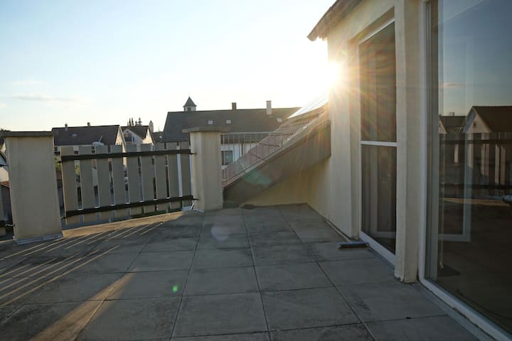 Rooftop Flat With Terrace: 20min To Mercedes Benz - Herrenberg