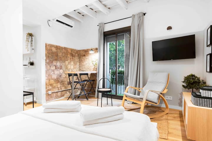 Brand New Stylish Flat With Balcony (1) - Barcelona