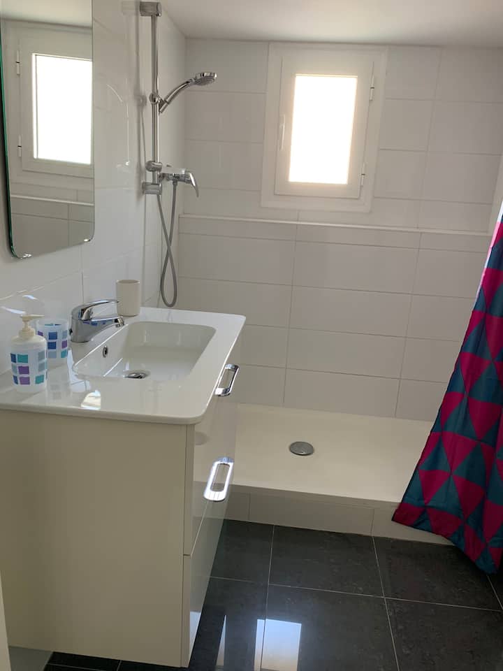 Dessous De Villa Nans-les-pins - Signes