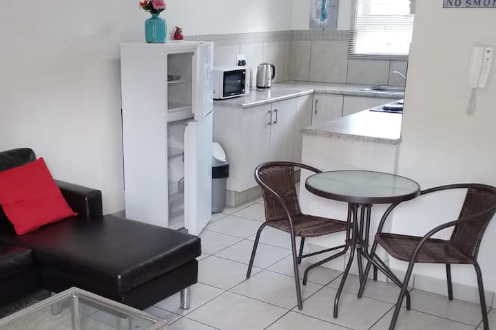 3.107-centrally Located Apartment Wi-fi Parking - Germiston