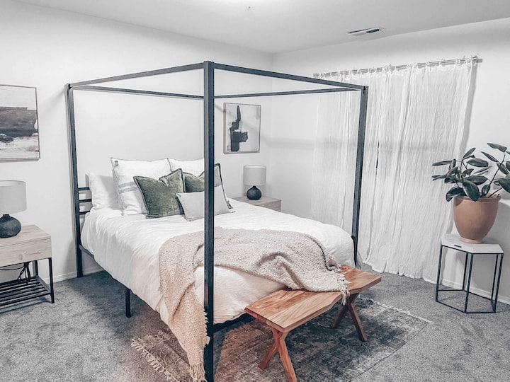 A Relaxing Spa Retreat With Theater Room - Pasco, WA