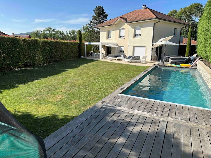 Villa Proche Annecy: Piscine Jardin Gym Babyfoot - Cruseilles